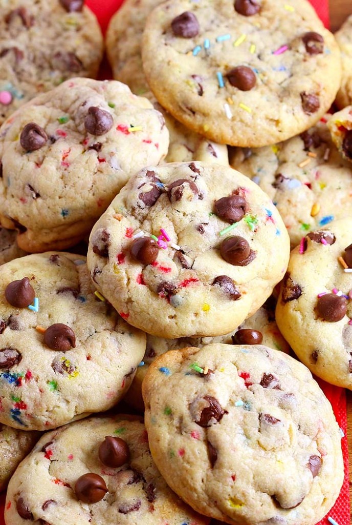 Christmas Chocolate Chip Cookies - Cakescottage