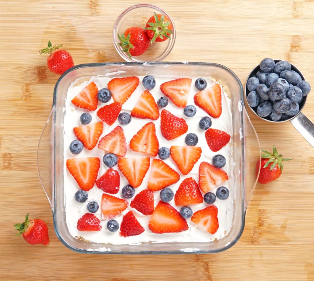 No Bake Summer Berry Dessert - Cakescottage